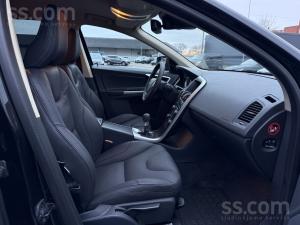 Melns Volvo XC60 2011 Jelgava, ar dzinēja tilpumu 2.00 L un nobraukumu 0 tūkst. km par 8000 €, foto 10 vietnē AUTOMOTO.COM.LV