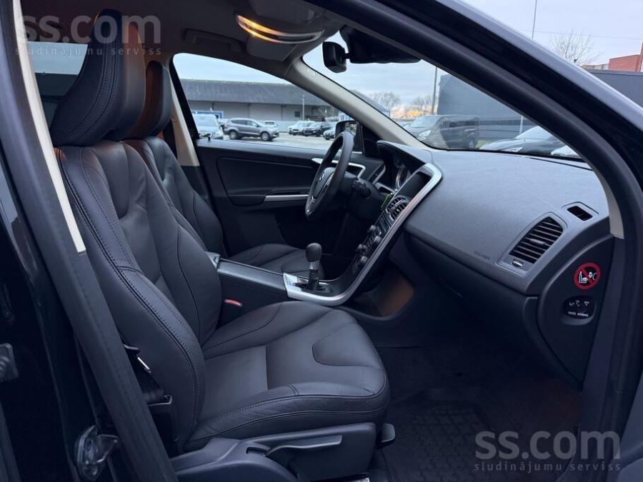 Melns Volvo XC60 2011 Jelgava, ar dzinēja tilpumu 2.00 L un nobraukumu 0 tūkst. km par 8000 €, foto 10 vietnē AUTOMOTO.COM.LV