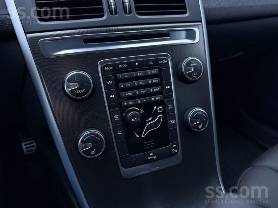 Melns Volvo XC60 2011 Jelgava, ar dzinēja tilpumu 2.00 L un nobraukumu 0 tūkst. km par 8000 €, foto 13 vietnē AUTOMOTO.COM.LV