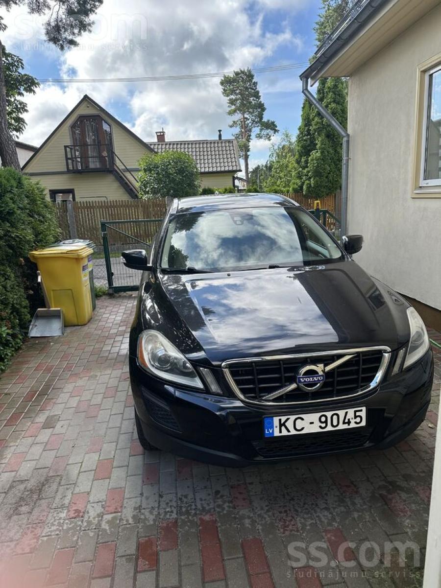 Black Volvo XC60 2011 in Jurmala, with an engine capacity of 2.40 L and mileage of 237 thousand km for 6900 €, photo 1 on AUTOMOTO.COM.LV