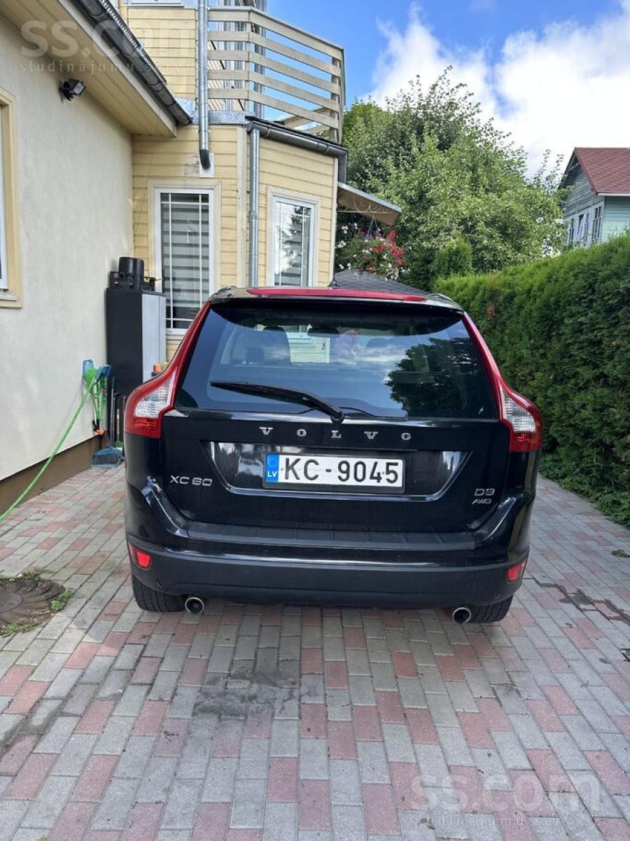 Black Volvo XC60 2011 in Jurmala, with an engine capacity of 2.40 L and mileage of 237 thousand km for 6900 €, photo 3 on AUTOMOTO.COM.LV