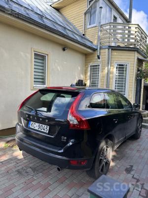 Black Volvo XC60 2011 in Jurmala, with an engine capacity of 2.40 L and mileage of 237 thousand km for 6900 €, photo 4 on AUTOMOTO.COM.LV