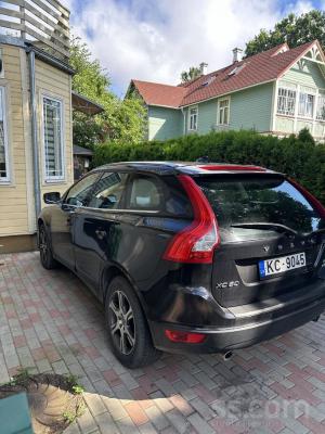 Black Volvo XC60 2011 in Jurmala, with an engine capacity of 2.40 L and mileage of 237 thousand km for 6900 €, photo 5 on AUTOMOTO.COM.LV