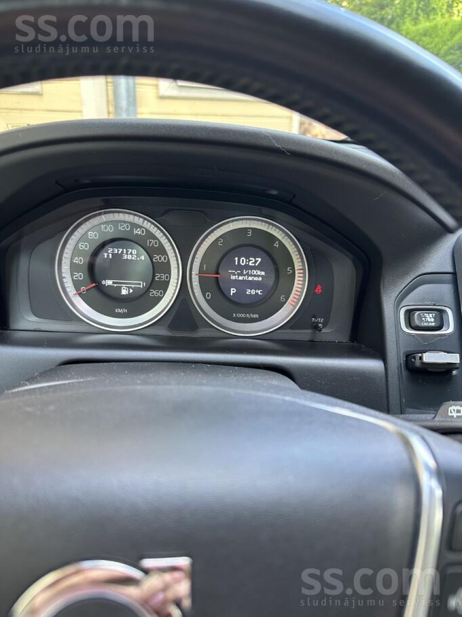 Black Volvo XC60 2011 in Jurmala, with an engine capacity of 2.40 L and mileage of 237 thousand km for 6900 €, photo 12 on AUTOMOTO.COM.LV