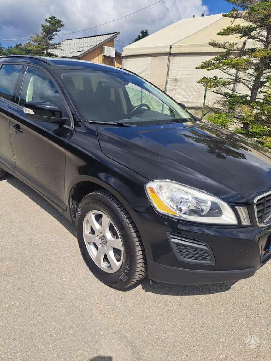 Black Volvo XC60 2011 in Klaipeda, with an engine capacity of 2.00 L and mileage of 276 thousand km for 8250 €, photo 3 on AUTOMOTO.COM.LV