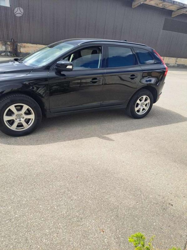 Black Volvo XC60 2011 in Klaipeda, with an engine capacity of 2.00 L and mileage of 276 thousand km for 8250 €, photo 4 on AUTOMOTO.COM.LV