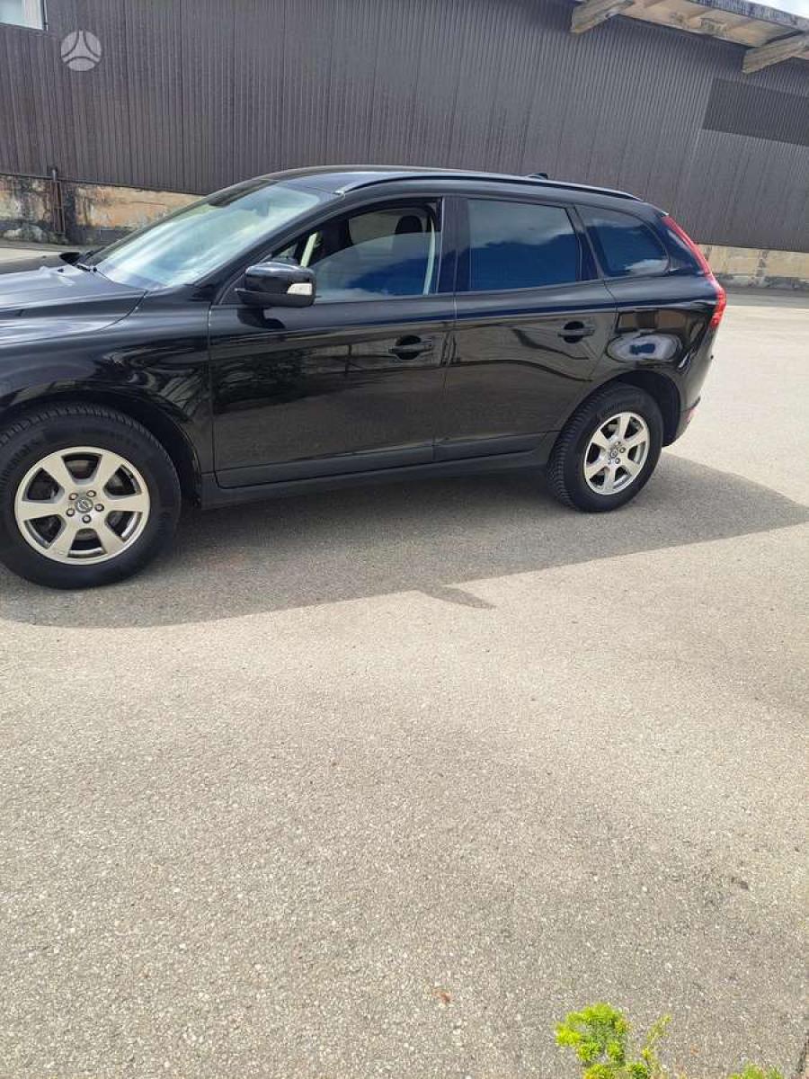 Black Volvo XC60 2011 in Klaipeda, with an engine capacity of 2.00 L and mileage of 276 thousand km for 8250 €, photo 5 on AUTOMOTO.COM.LV