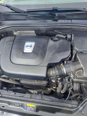 Black Volvo XC60 2011 in Klaipeda, with an engine capacity of 2.00 L and mileage of 276 thousand km for 8250 €, photo 7 on AUTOMOTO.COM.LV
