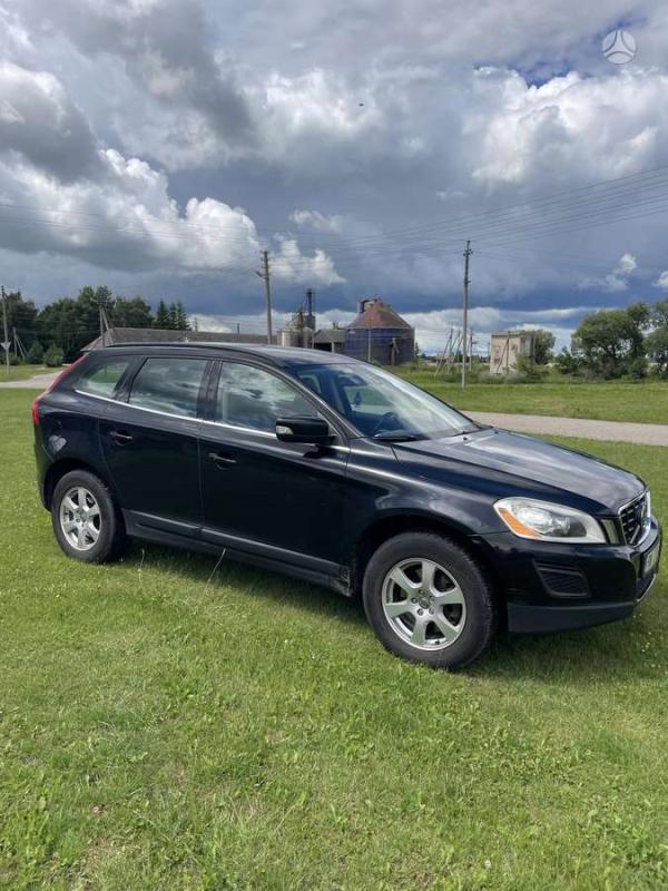 Black Volvo XC60 2011 in Pakruojis, with an engine capacity of 2.40 L and mileage of 271 thousand km for 5600 €, photo 3 on AUTOMOTO.COM.LV