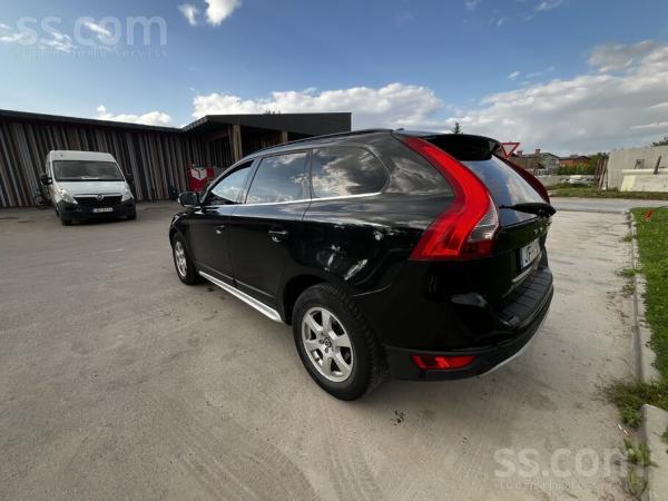 Black Volvo XC60 2011 in Jelgava, with an engine capacity of 2.00 L and mileage of 339 thousand km for 4600 €, photo 4 on AUTOMOTO.COM.LV