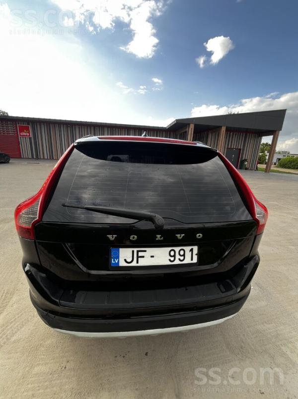 Black Volvo XC60 2011 in Jelgava, with an engine capacity of 2.00 L and mileage of 339 thousand km for 4600 €, photo 5 on AUTOMOTO.COM.LV