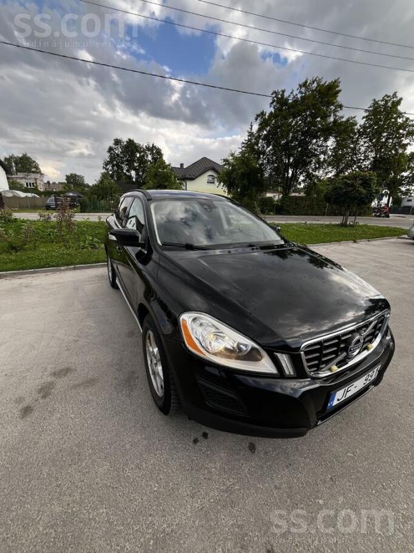 Black Volvo XC60 2011 in Jelgava, with an engine capacity of 2.00 L and mileage of 339 thousand km for 4600 €, photo 9 on AUTOMOTO.COM.LV