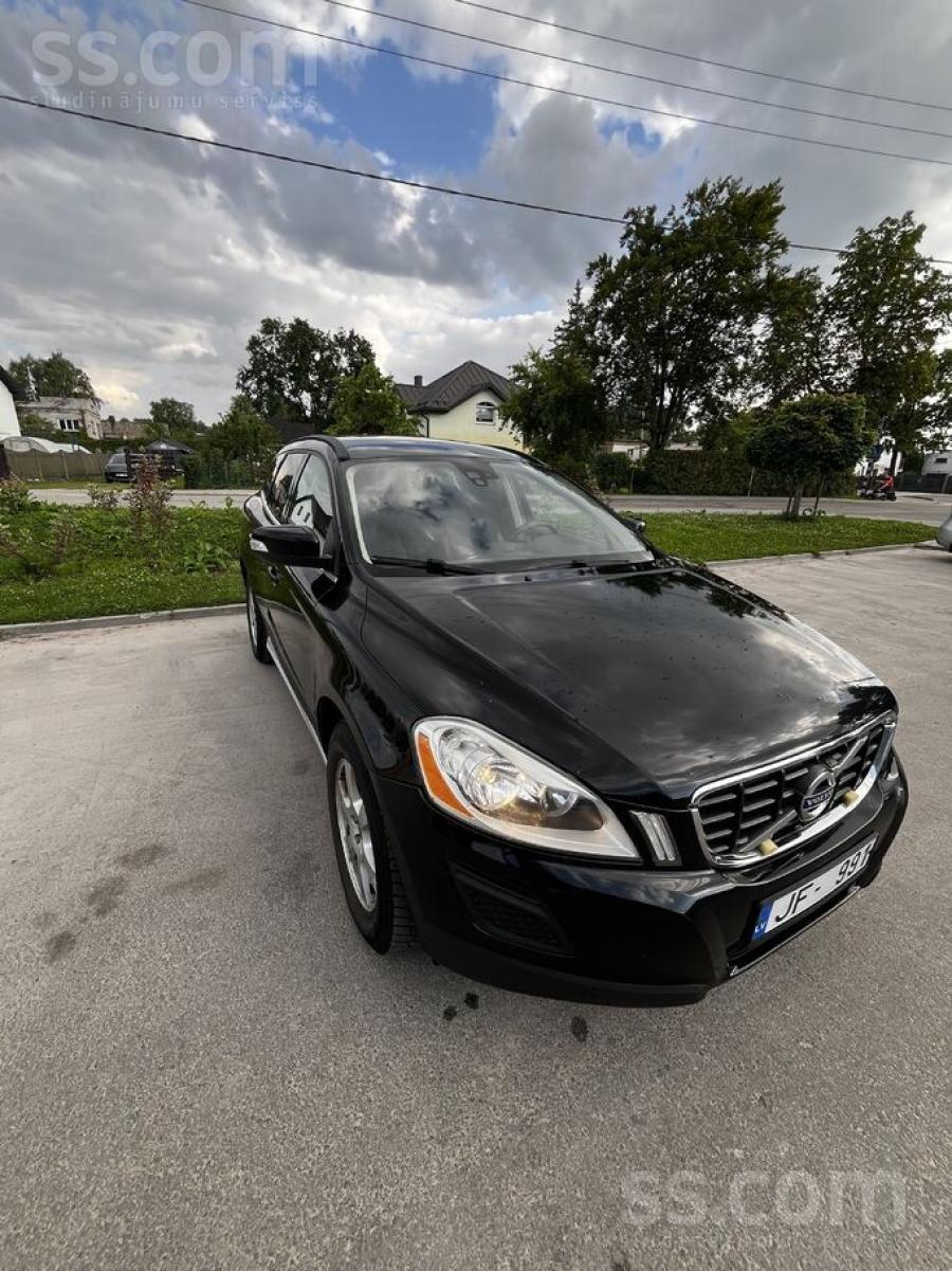 Melns Volvo XC60 2011 Jelgava, ar dzinēja tilpumu 2.00 L un nobraukumu 339 tūkst. km par 4600 €, foto 10 vietnē AUTOMOTO.COM.LV