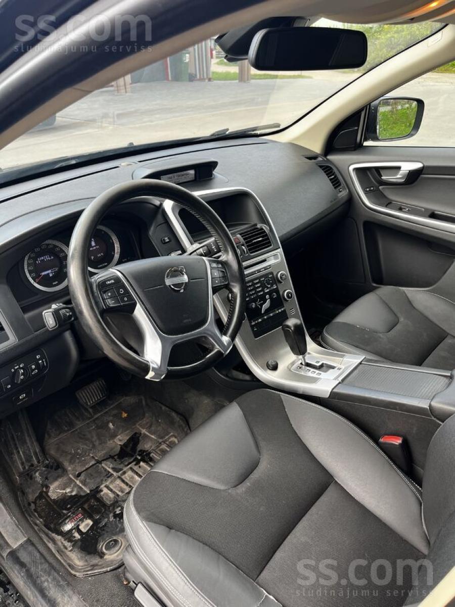 Melns Volvo XC60 2011 Jelgava, ar dzinēja tilpumu 2.00 L un nobraukumu 339 tūkst. km par 4600 €, foto 12 vietnē AUTOMOTO.COM.LV