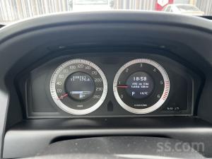 Melns Volvo XC60 2011 Jelgava, ar dzinēja tilpumu 2.00 L un nobraukumu 339 tūkst. km par 4600 €, foto 13 vietnē AUTOMOTO.COM.LV