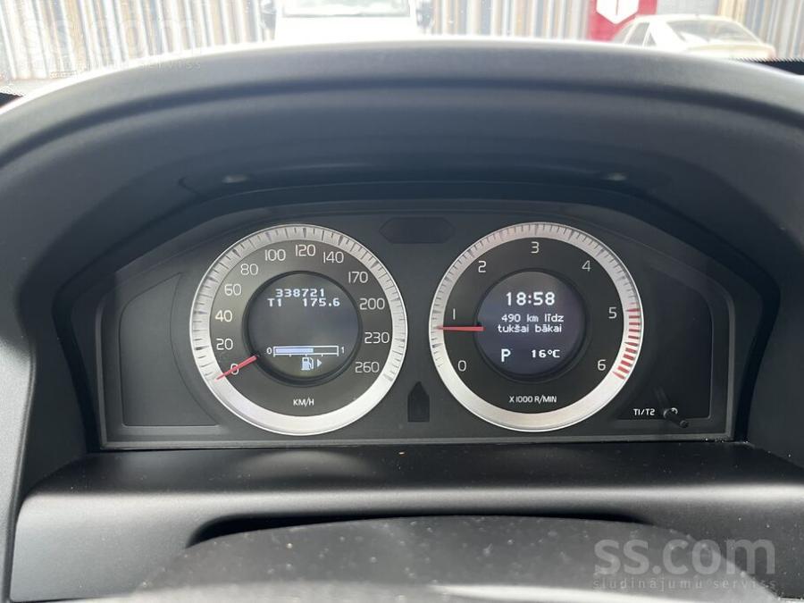 Melns Volvo XC60 2011 Jelgava, ar dzinēja tilpumu 2.00 L un nobraukumu 339 tūkst. km par 4600 €, foto 13 vietnē AUTOMOTO.COM.LV