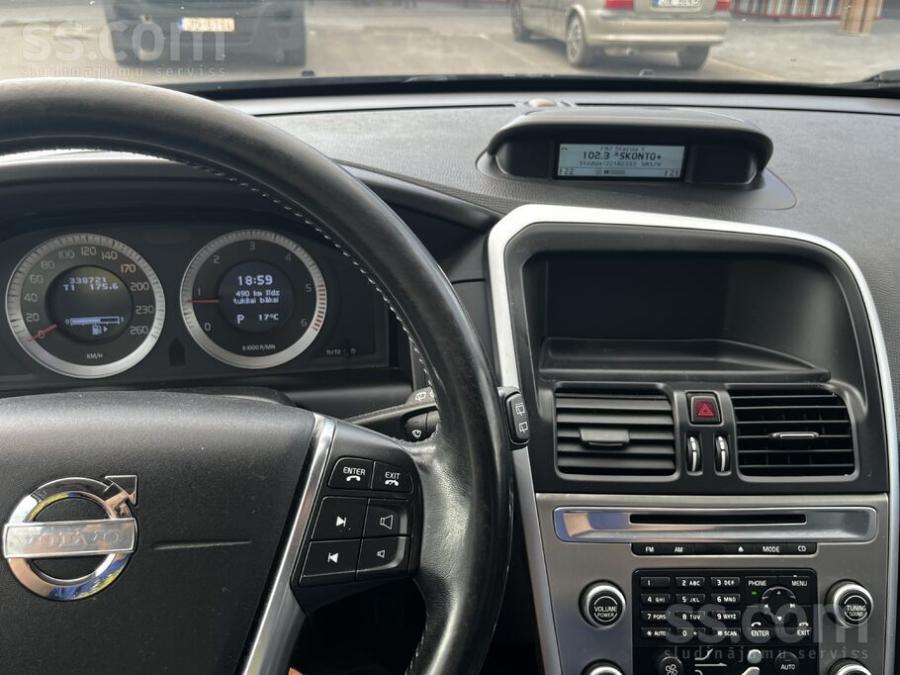 Melns Volvo XC60 2011 Jelgava, ar dzinēja tilpumu 2.00 L un nobraukumu 339 tūkst. km par 4600 €, foto 14 vietnē AUTOMOTO.COM.LV