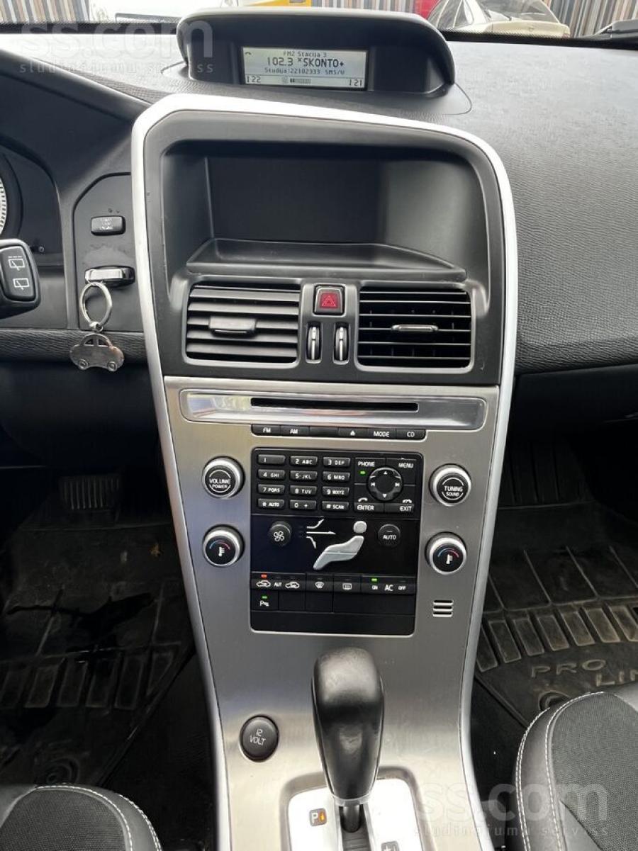 Melns Volvo XC60 2011 Jelgava, ar dzinēja tilpumu 2.00 L un nobraukumu 339 tūkst. km par 4600 €, foto 15 vietnē AUTOMOTO.COM.LV