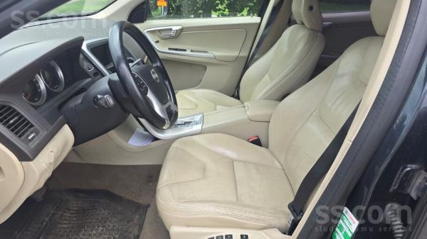 Black Volvo XC60 2011 in Riga, with an engine capacity of 2.40 L and mileage of 373 thousand km for 7600 €, photo 5 on AUTOMOTO.COM.LV