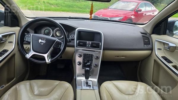 Black Volvo XC60 2011 in Riga, with an engine capacity of 2.40 L and mileage of 373 thousand km for 7600 €, photo 7 on AUTOMOTO.COM.LV