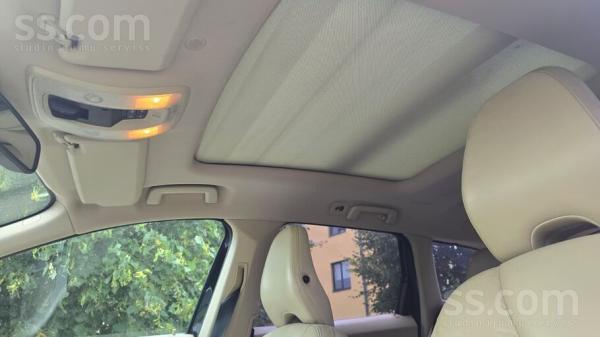 Black Volvo XC60 2011 in Riga, with an engine capacity of 2.40 L and mileage of 373 thousand km for 7600 €, photo 8 on AUTOMOTO.COM.LV
