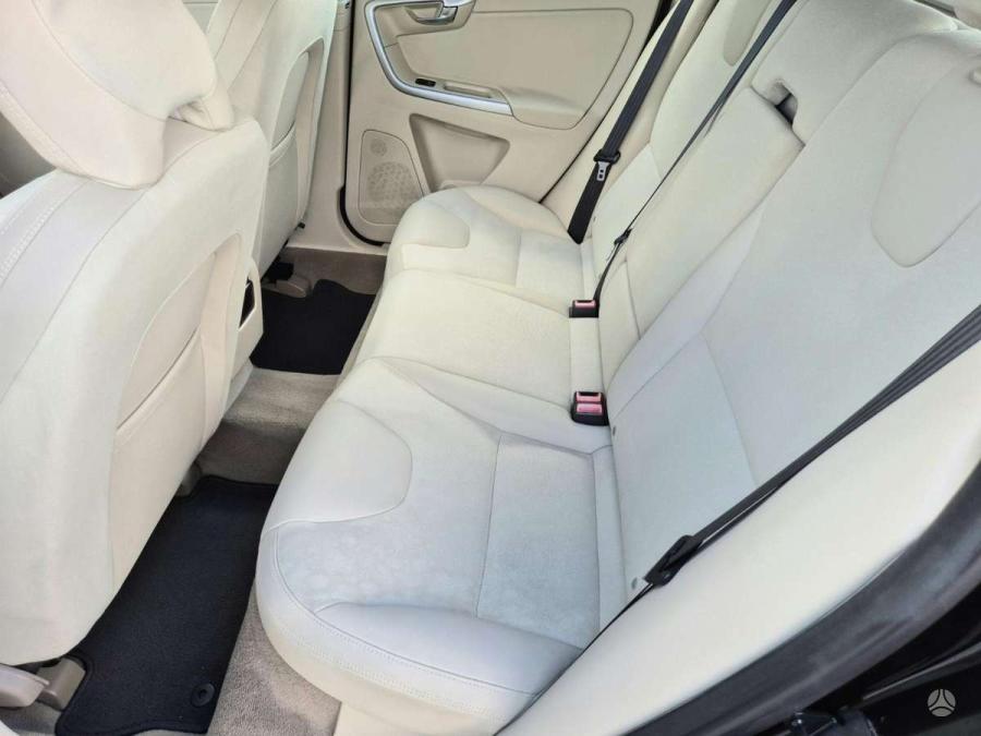 Black Volvo XC60 2011 in Siauliai, with an engine capacity of 3.20 L and mileage of 195 thousand km for 6900 €, photo 13 on AUTOMOTO.COM.LV