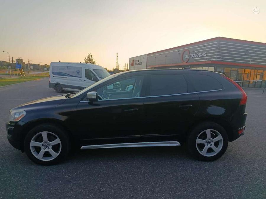 Black Volvo XC60 2011 in Ukmerge, with an engine capacity of 2.00 L and mileage of 281 thousand km for 6100 €, photo 4 on AUTOMOTO.COM.LV
