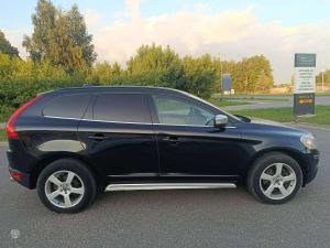 Black Volvo XC60 2011 in Ukmerge, with an engine capacity of 2.00 L and mileage of 281 thousand km for 6100 €, photo 8 on AUTOMOTO.COM.LV