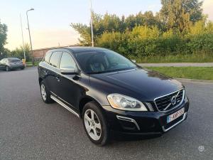 Black Volvo XC60 2011 in Ukmerge, with an engine capacity of 2.00 L and mileage of 281 thousand km for 6100 €, photo 9 on AUTOMOTO.COM.LV
