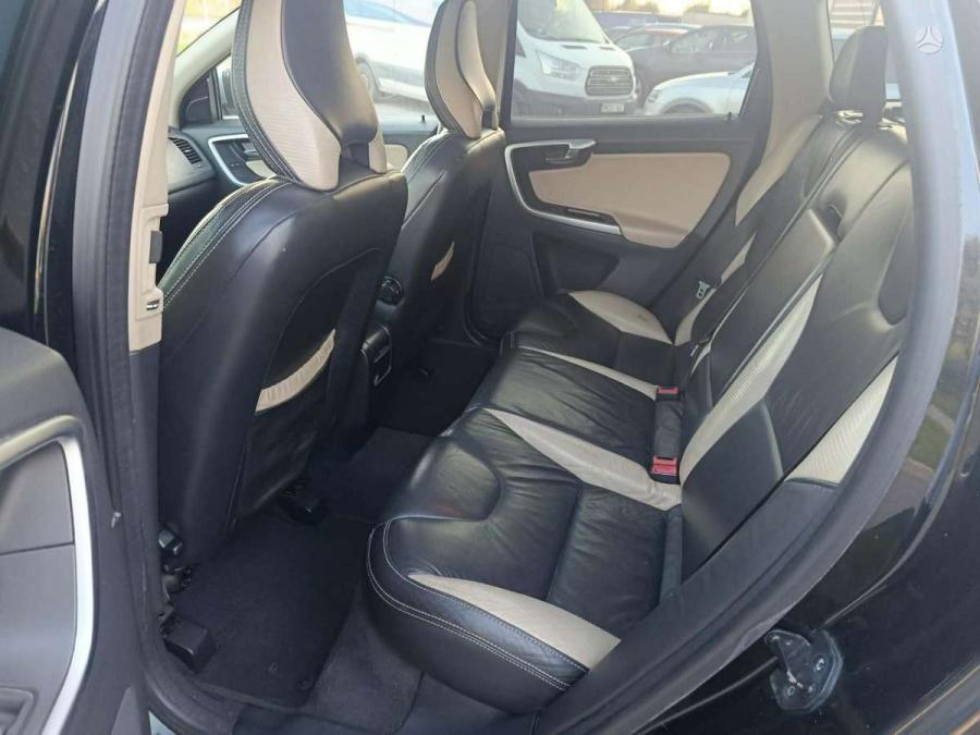 Black Volvo XC60 2011 in Ukmerge, with an engine capacity of 2.00 L and mileage of 281 thousand km for 6100 €, photo 12 on AUTOMOTO.COM.LV