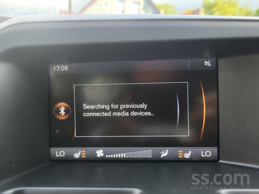 Black Volvo XC60 2011 in Jelgava, with an engine capacity of 2.40 L and mileage of 255 thousand km for 9990 €, photo 27 on AUTOMOTO.COM.LV