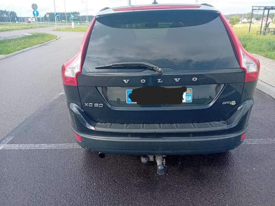 Black Volvo XC60 2011 in Taurage, with an engine capacity of 2.00 L and mileage of 278 thousand km for 6900 €, photo 3 on AUTOMOTO.COM.LV