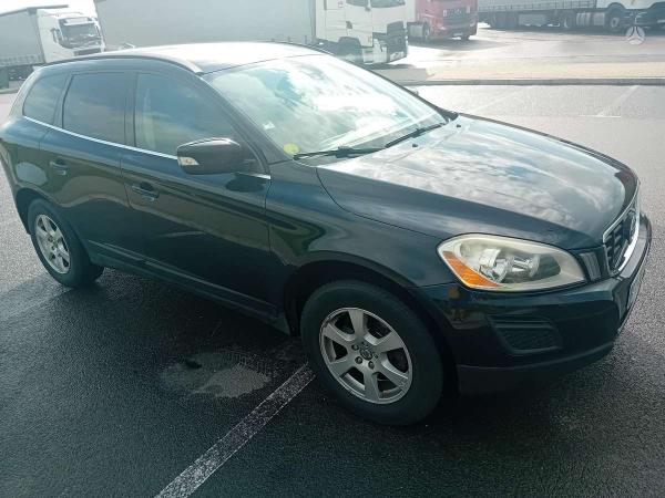 Melns Volvo XC60 2011 Tauragė, ar dzinēja tilpumu 2.00 L un nobraukumu 278 tūkst. km par 6900 €, foto 5 vietnē AUTOMOTO.COM.LV