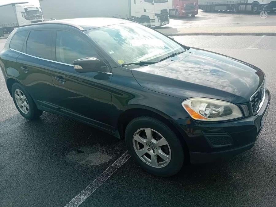 Black Volvo XC60 2011 in Taurage, with an engine capacity of 2.00 L and mileage of 278 thousand km for 6900 €, photo 6 on AUTOMOTO.COM.LV