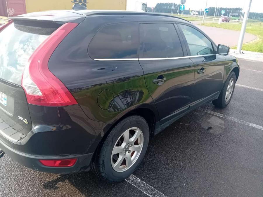Black Volvo XC60 2011 in Taurage, with an engine capacity of 2.00 L and mileage of 278 thousand km for 6900 €, photo 7 on AUTOMOTO.COM.LV