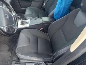 Black Volvo XC60 2011 in Taurage, with an engine capacity of 2.00 L and mileage of 278 thousand km for 6900 €, photo 9 on AUTOMOTO.COM.LV