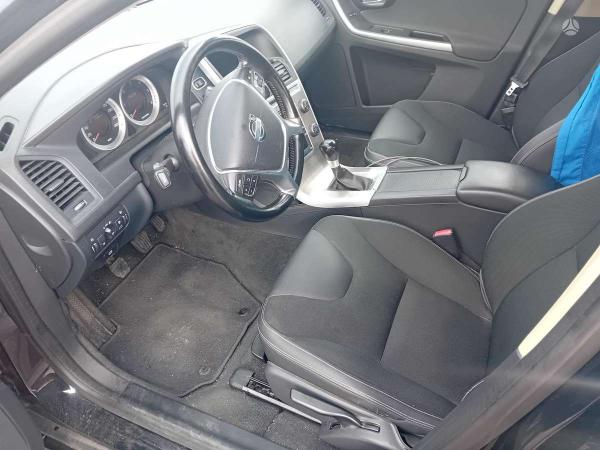 Melns Volvo XC60 2011 Tauragė, ar dzinēja tilpumu 2.00 L un nobraukumu 278 tūkst. km par 6900 €, foto 10 vietnē AUTOMOTO.COM.LV