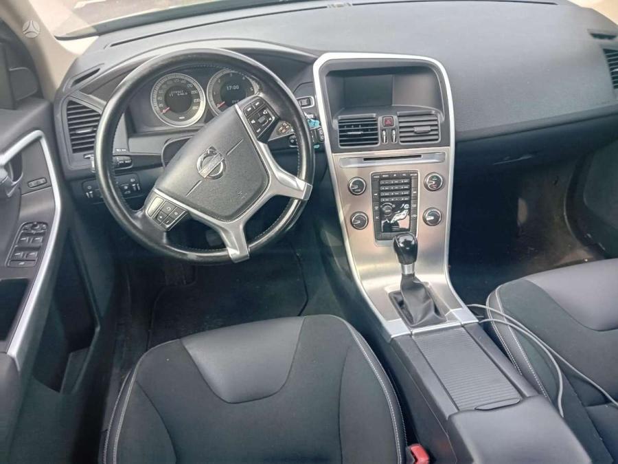 Black Volvo XC60 2011 in Taurage, with an engine capacity of 2.00 L and mileage of 278 thousand km for 6900 €, photo 12 on AUTOMOTO.COM.LV