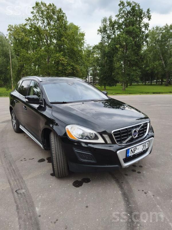 Black Volvo XC60 2011 in Riga, with an engine capacity of 2.40 L and mileage of 376 thousand km for 8700 €, photo 1 on AUTOMOTO.COM.LV