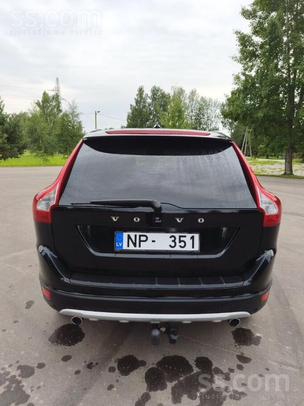 Black Volvo XC60 2011 in Riga, with an engine capacity of 2.40 L and mileage of 376 thousand km for 8700 €, photo 3 on AUTOMOTO.COM.LV