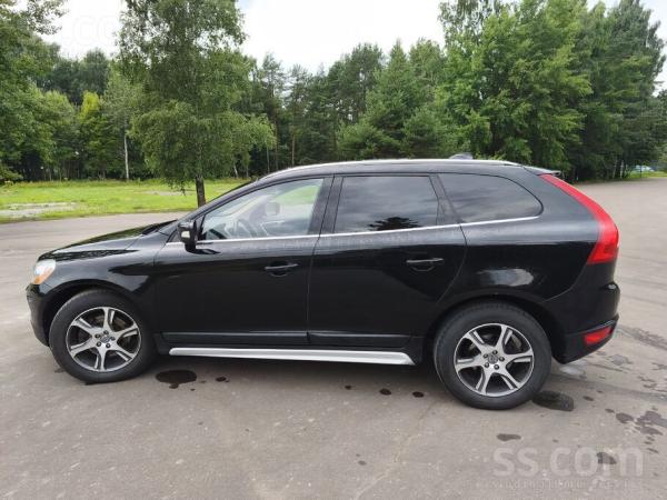 Black Volvo XC60 2011 in Riga, with an engine capacity of 2.40 L and mileage of 376 thousand km for 8700 €, photo 5 on AUTOMOTO.COM.LV