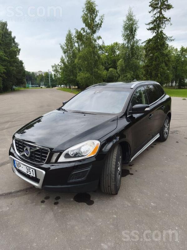 Black Volvo XC60 2011 in Riga, with an engine capacity of 2.40 L and mileage of 376 thousand km for 8700 €, photo 6 on AUTOMOTO.COM.LV
