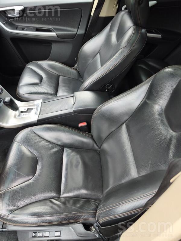 Black Volvo XC60 2011 in Riga, with an engine capacity of 2.40 L and mileage of 376 thousand km for 8700 €, photo 8 on AUTOMOTO.COM.LV