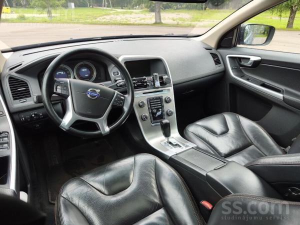 Black Volvo XC60 2011 in Riga, with an engine capacity of 2.40 L and mileage of 376 thousand km for 8700 €, photo 9 on AUTOMOTO.COM.LV