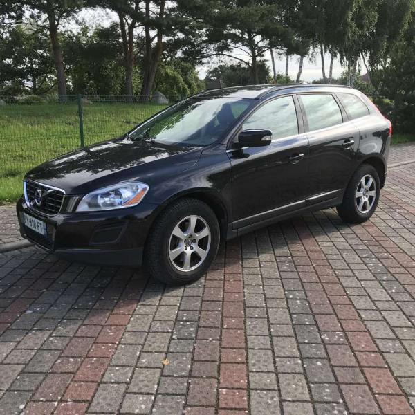 Melns Volvo XC60 2011 Šilutė, ar dzinēja tilpumu 2.40 L un nobraukumu 350 tūkst. km par 6500 €, foto 1 vietnē AUTOMOTO.COM.LV