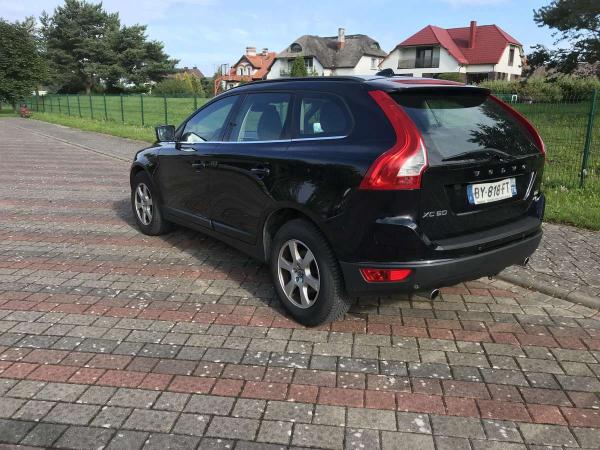 Melns Volvo XC60 2011 Šilutė, ar dzinēja tilpumu 2.40 L un nobraukumu 350 tūkst. km par 6500 €, foto 2 vietnē AUTOMOTO.COM.LV