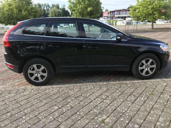 Melns Volvo XC60 2011 Šilutė, ar dzinēja tilpumu 2.40 L un nobraukumu 350 tūkst. km par 6500 €, foto 5 vietnē AUTOMOTO.COM.LV