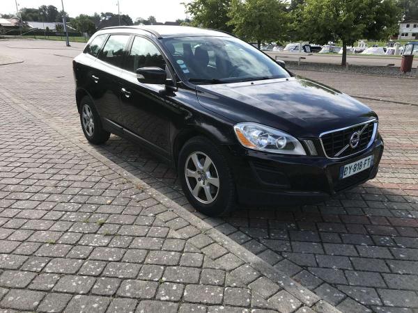 Melns Volvo XC60 2011 Šilutė, ar dzinēja tilpumu 2.40 L un nobraukumu 350 tūkst. km par 6500 €, foto 6 vietnē AUTOMOTO.COM.LV