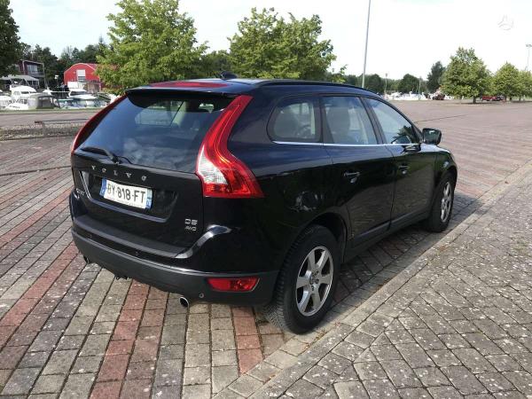 Melns Volvo XC60 2011 Šilutė, ar dzinēja tilpumu 2.40 L un nobraukumu 350 tūkst. km par 6500 €, foto 7 vietnē AUTOMOTO.COM.LV