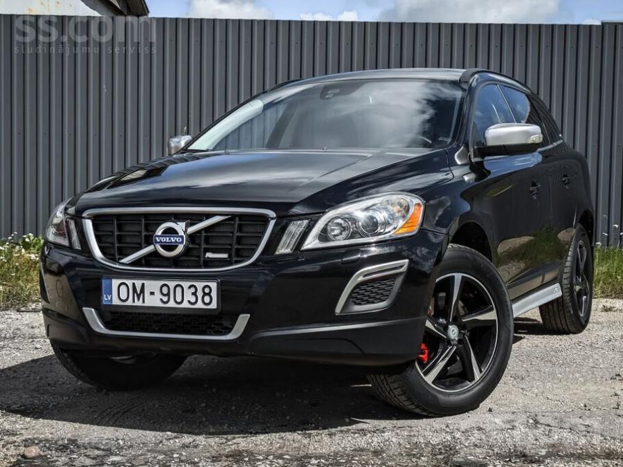 Black Volvo XC60 2011 in Tukums, with an engine capacity of 2.00 L and mileage of 314 thousand km for 7490 €, photo 3 on AUTOMOTO.COM.LV